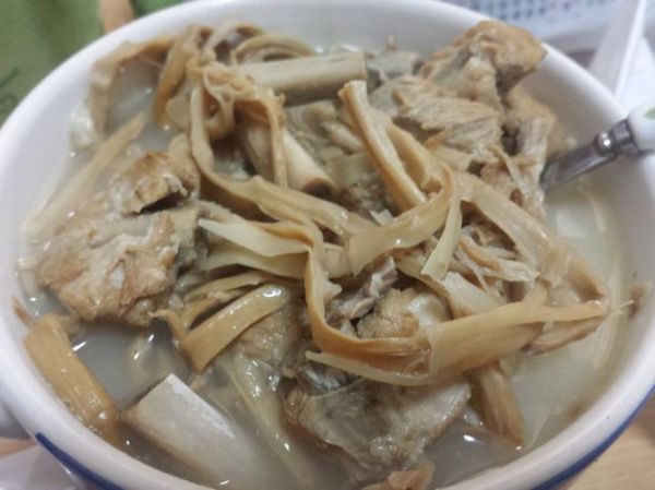 笋干烧排骨怎么做_笋干烧排骨的家常做法-第1张图片-山城妙识 笋干烧排骨怎么做_笋干烧排骨的家常做法-第1张图片-山城妙识