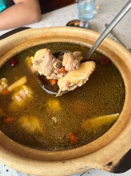 家常鸡汤怎么炖好喝_鸡汤去腥的5个技巧-第1张图片-山城妙识 家常鸡汤怎么炖好喝_鸡汤去腥的5个技巧-第1张图片-山城妙识