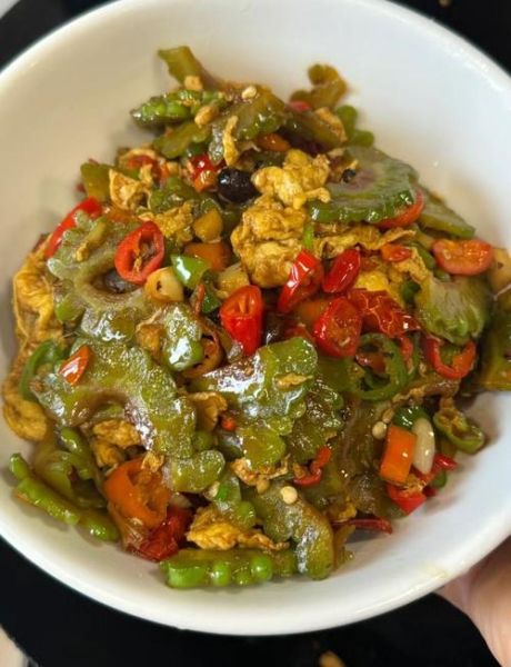 苦瓜怎么炒好吃_苦瓜炒蛋视频教程-第1张图片-山城妙识 苦瓜怎么炒好吃_苦瓜炒蛋视频教程-第1张图片-山城妙识