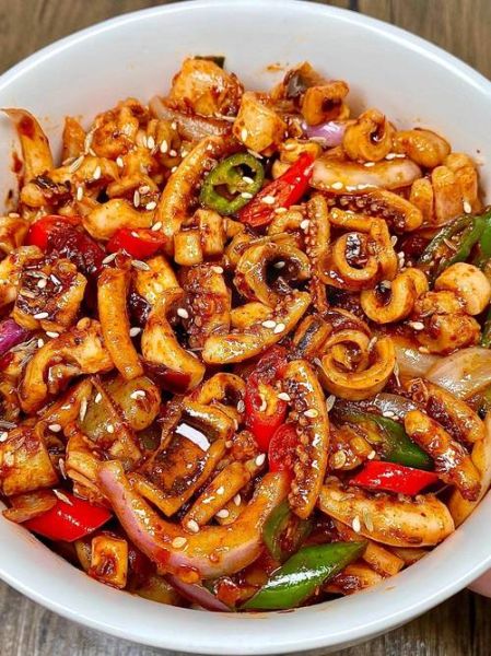 家庭炒鱿鱼怎么做好吃_家常炒鱿鱼简单做法-第2张图片-山城妙识