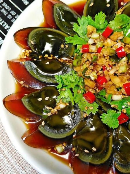 青椒凉拌皮蛋怎么做_皮蛋要不要先焯水-第2张图片-山城妙识 青椒凉拌皮蛋怎么做_皮蛋要不要先焯水-第2张图片-山城妙识