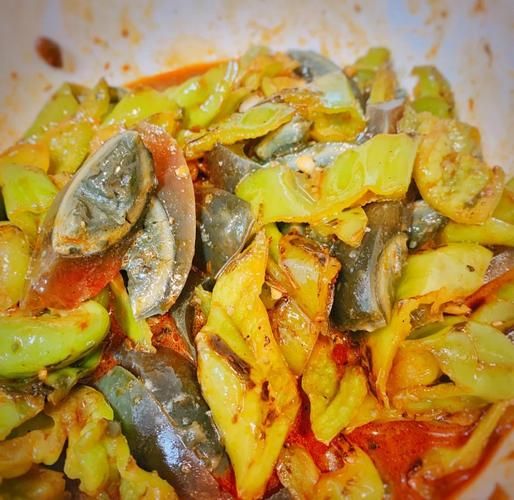 青椒凉拌皮蛋怎么做_皮蛋要不要先焯水-第3张图片-山城妙识 青椒凉拌皮蛋怎么做_皮蛋要不要先焯水-第3张图片-山城妙识