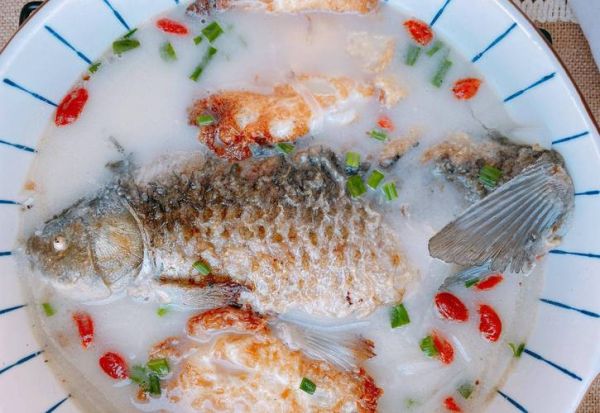 红枣炖鲫鱼汤的做法_孕妇能喝吗-第3张图片-山城妙识 红枣炖鲫鱼汤的做法_孕妇能喝吗-第3张图片-山城妙识