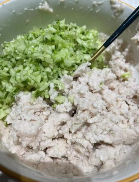 鲅鱼饺子馅怎么调不腥_鲅鱼饺子馅的做法大全图解窍门-第1张图片-山城妙识