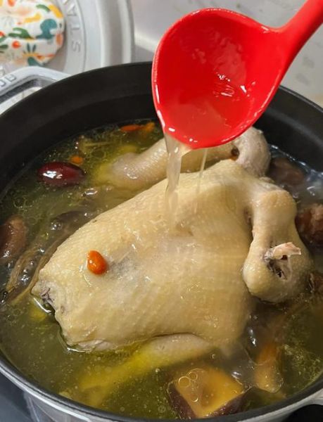 炖一整只鸡怎么做好吃_炖鸡不柴的秘诀-第2张图片-山城妙识