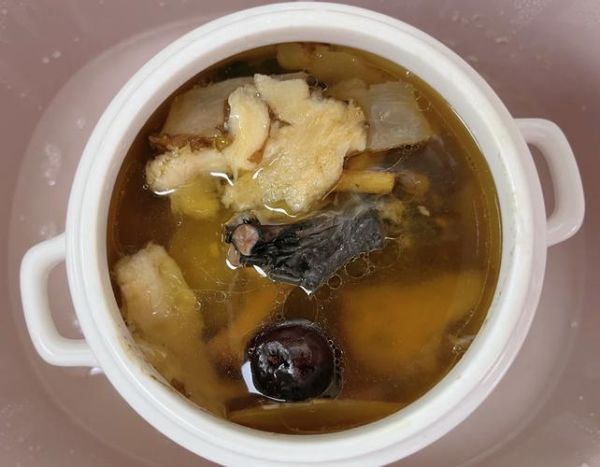 乌鸡汤怎么炖好喝又营养_乌鸡汤放什么材料最补气血-第3张图片-山城妙识 乌鸡汤怎么炖好喝又营养_乌鸡汤放什么材料最补气血-第3张图片-山城妙识