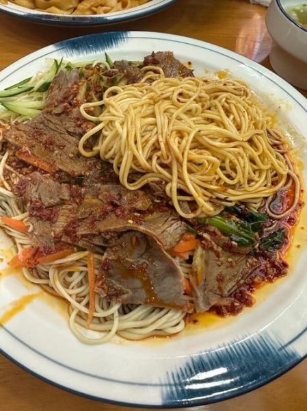 凉拌牛肉面怎么做_凉拌牛肉面热量高吗-第1张图片-山城妙识 凉拌牛肉面怎么做_凉拌牛肉面热量高吗-第1张图片-山城妙识