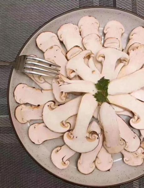 野生松茸怎么吃_松茸最鲜吃法大全-第3张图片-山城妙识 野生松茸怎么吃_松茸最鲜吃法大全-第3张图片-山城妙识