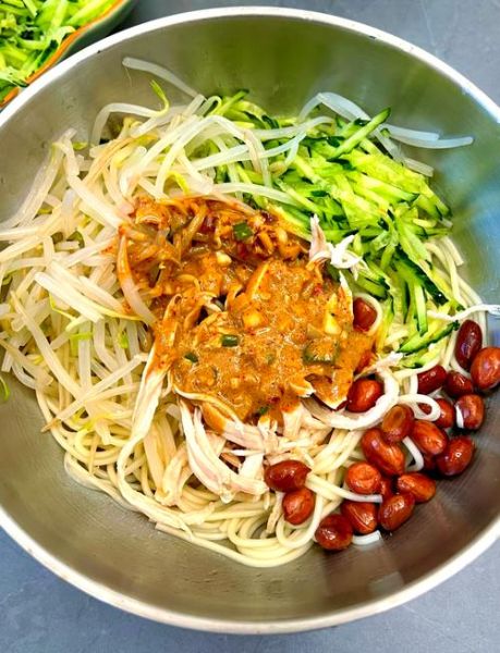 鸡丝凉面怎么做_家常鸡丝凉面做法-第1张图片-山城妙识