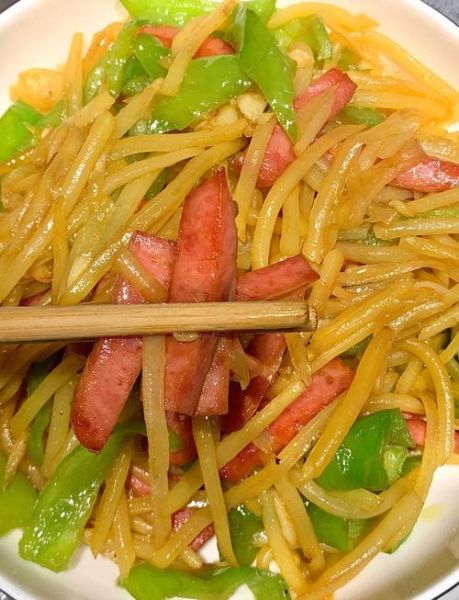 土豆片炒火腿肠怎么做_家常火腿肠炒土豆片技巧-第2张图片-山城妙识 土豆片炒火腿肠怎么做_家常火腿肠炒土豆片技巧-第2张图片-山城妙识