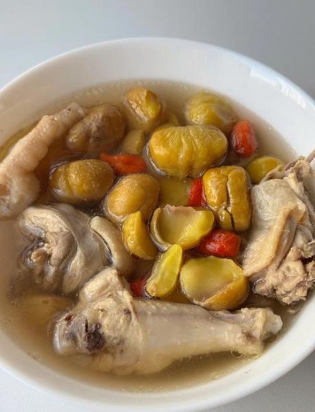 栗子鸡脚汤用什么汤料_栗子鸡脚汤怎么煲才香浓-第1张图片-山城妙识