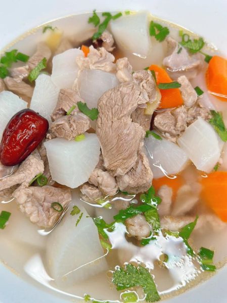 清汤羊肉炖萝卜怎么做_羊肉去膻技巧-第1张图片-山城妙识