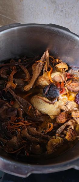 高压锅炖鸡汤怎么炖好喝又营养_高压锅炖鸡汤的正确做法-第3张图片-山城妙识