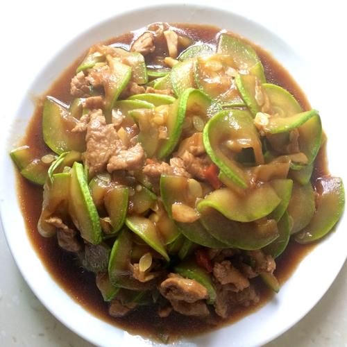西葫芦炒肉怎么炒_西葫芦炒肉先炒哪个-第2张图片-山城妙识