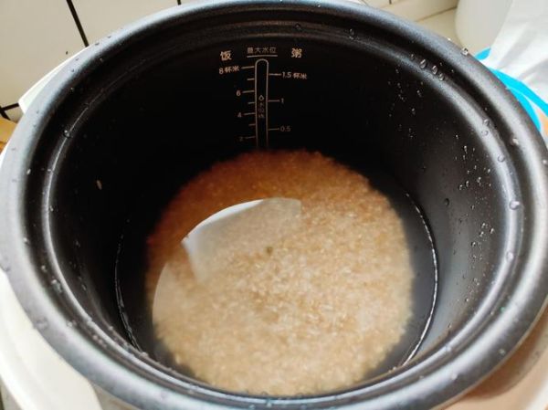 电压力锅蒸米饭步骤_电压力锅蒸米饭水米比例-第1张图片-山城妙识