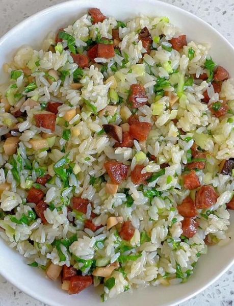 香肠炒饭怎么做_家常香肠炒饭做法大全-第1张图片-山城妙识