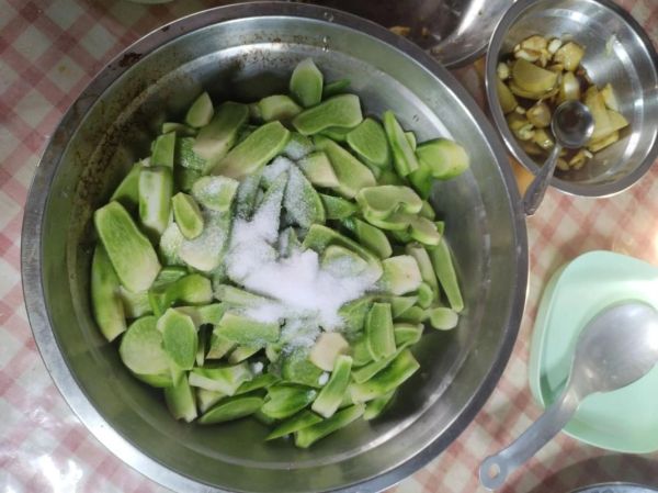 腌制青萝卜的正确方法_青萝卜怎么腌才脆爽-第2张图片-山城妙识