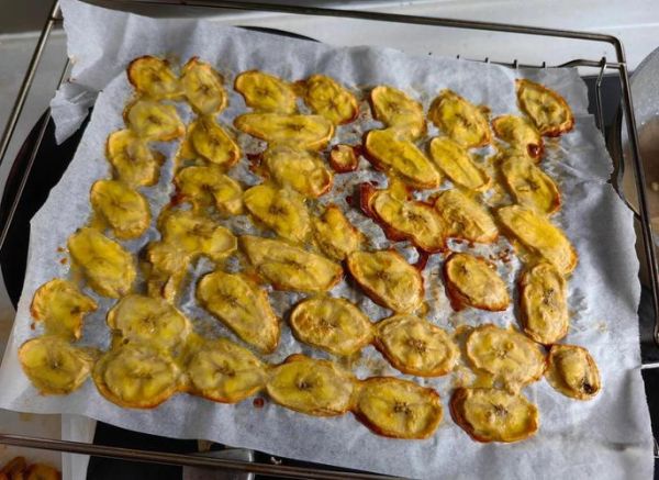 自制香蕉干最简单的做法_不用烤箱也能做-第3张图片-山城妙识
