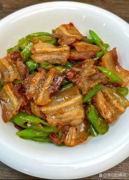 青椒炒五花肉怎么做_青椒炒五花肉简单做法-第1张图片-山城妙识 青椒炒五花肉怎么做_青椒炒五花肉简单做法-第1张图片-山城妙识