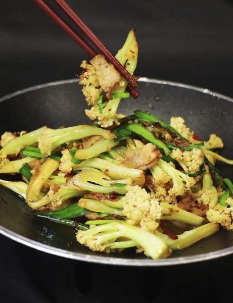 干锅炒花菜怎么做_干锅花菜用焯水吗-第3张图片-山城妙识 干锅炒花菜怎么做_干锅花菜用焯水吗-第3张图片-山城妙识