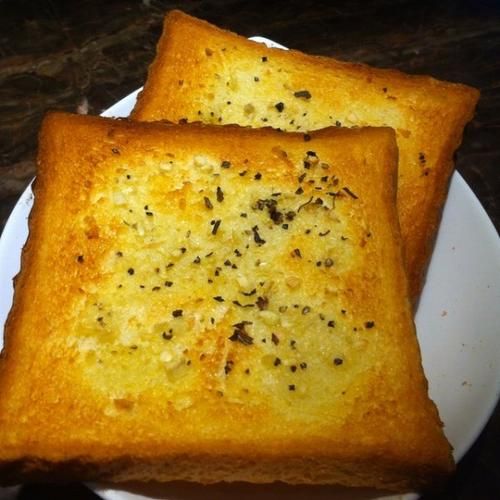 一片吐司加热烤箱几分钟_吐司烤多久才脆-第1张图片-山城妙识