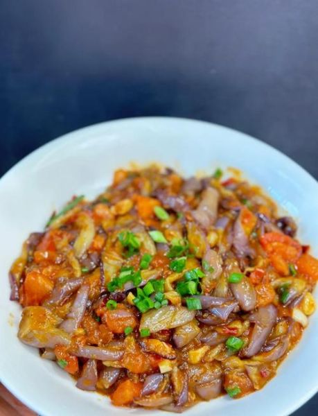 家常西红柿烧茄子怎么做_茄子先煎还是先炒-第1张图片-山城妙识