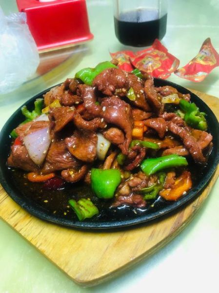 铁板牛肉怎么做_铁板鱿鱼须做法-第1张图片-山城妙识