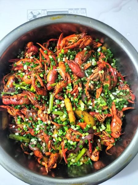 麻辣小龙虾怎么吃_麻辣小龙虾正确吃法-第3张图片-山城妙识