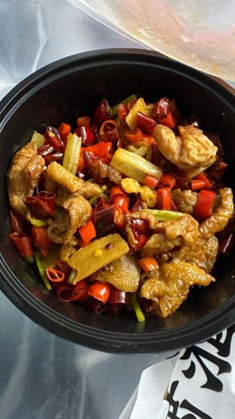 香辣干锅肥肠家常做法_怎么去除肥肠异味-第3张图片-山城妙识