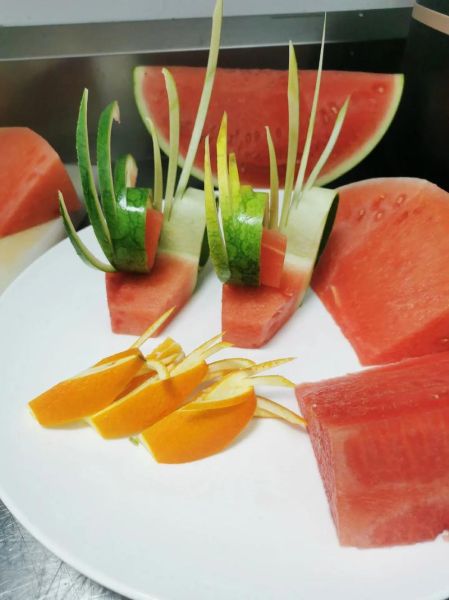 ktv西瓜果盘怎么做_简单做法步骤-第1张图片-山城妙识