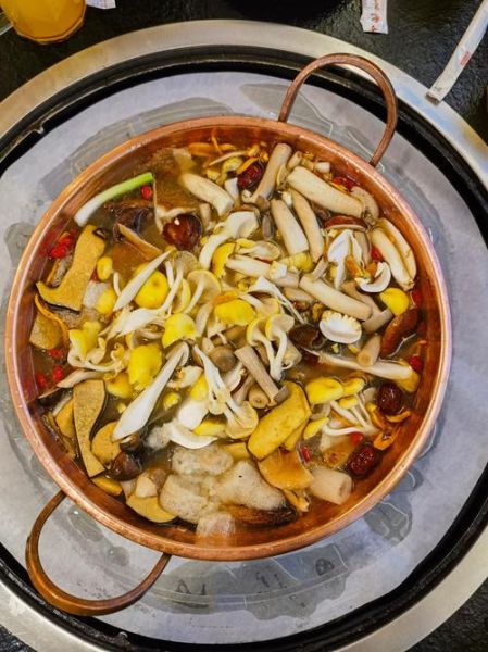 火锅店菌汤怎么熬_菌汤底料配方-第1张图片-山城妙识