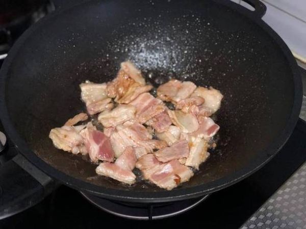 五花肉焖饭怎么做_五花肉焖饭的家常做法-第3张图片-山城妙识