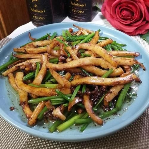 鱿鱼炒韭菜苔怎么做_鱿鱼炒韭菜苔的营养价值-第3张图片-山城妙识 鱿鱼炒韭菜苔怎么做_鱿鱼炒韭菜苔的营养价值-第3张图片-山城妙识