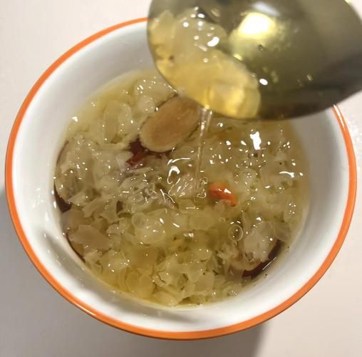 银耳羹有什么功效_银耳羹怎么做才出胶-第3张图片-山城妙识 银耳羹有什么功效_银耳羹怎么做才出胶-第3张图片-山城妙识