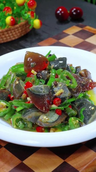 青椒皮蛋怎么做_四川家常做法-第2张图片-山城妙识 青椒皮蛋怎么做_四川家常做法-第2张图片-山城妙识