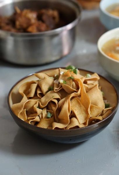 卤豆皮怎么做_卤豆皮需要焯水吗-第1张图片-山城妙识