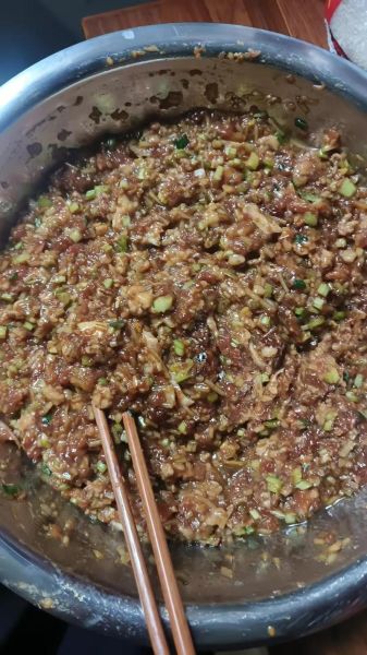 芹菜猪肉饺子馅怎么调_芹菜猪肉饺子馅做法大全-第2张图片-山城妙识