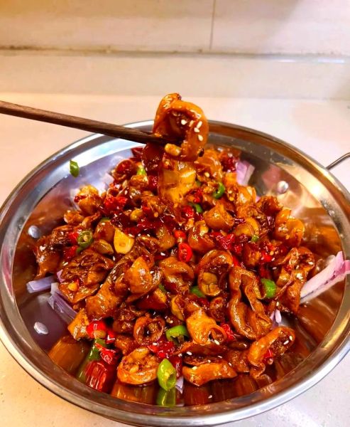 干锅肥肠怎么做好吃_干锅肥肠的家常做法-第3张图片-山城妙识 干锅肥肠怎么做好吃_干锅肥肠的家常做法-第3张图片-山城妙识