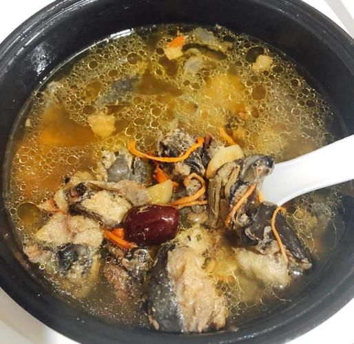 枸杞红枣乌鸡汤禁忌_哪些人不能喝-第1张图片-山城妙识