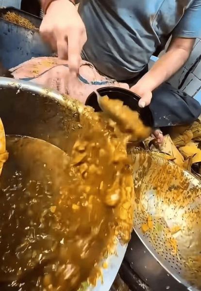 印度咖喱里面有牛粪吗_印度咖喱安全吗-第1张图片-山城妙识