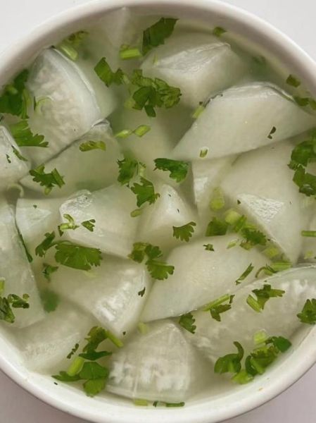 清炖萝卜汤怎么炖好喝_家常清炖萝卜汤做法-第1张图片-山城妙识