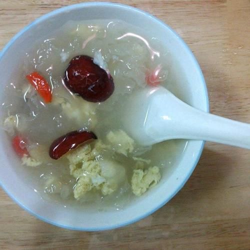 鸡蛋银耳汤的做法_鸡蛋银耳汤的功效与禁忌-第2张图片-山城妙识