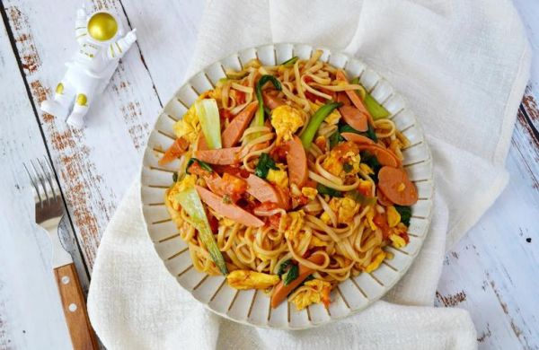 鸡蛋炒面怎么炒好吃_鸡蛋炒面不粘锅的秘诀-第1张图片-山城妙识