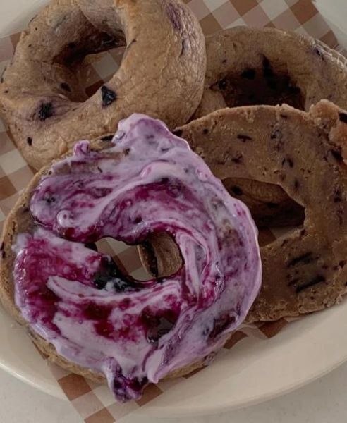 蓝莓奶油蛋糕卷怎么做_蓝莓奶油蛋糕卷配方-第1张图片-山城妙识