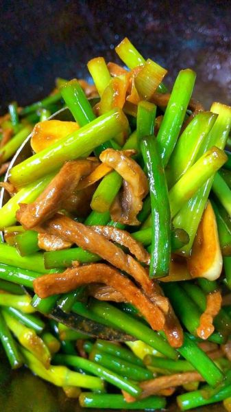 蒜苗炒肉丝怎么做_蒜苗炒肉丝的家常做法-第1张图片-山城妙识