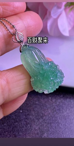 翡翠白菜吊坠寓意_翡翠白菜吊坠怎么选-第1张图片-山城妙识