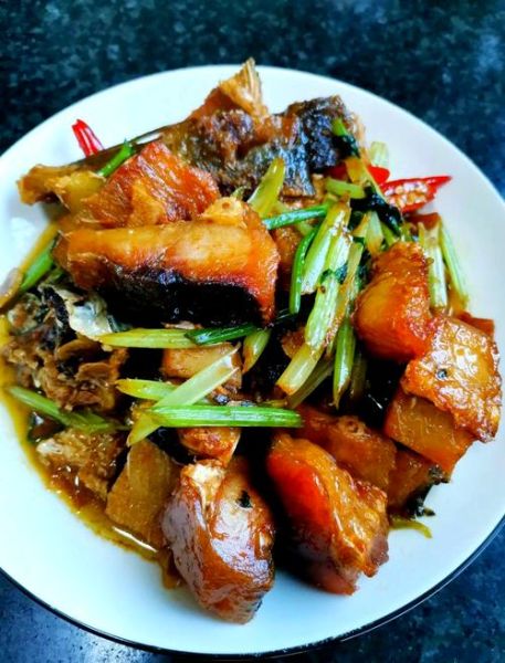 腊鱼炒什么菜好吃_腊鱼炒什么菜最下饭-第1张图片-山城妙识