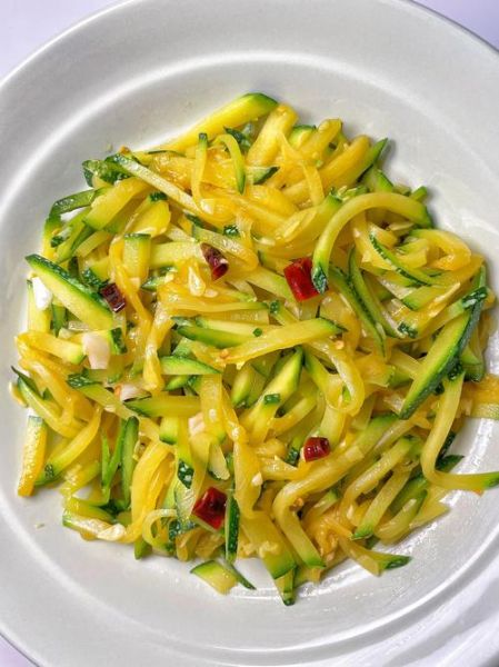 炒南瓜丝怎么炒才好吃_南瓜丝用不用焯水-第1张图片-山城妙识