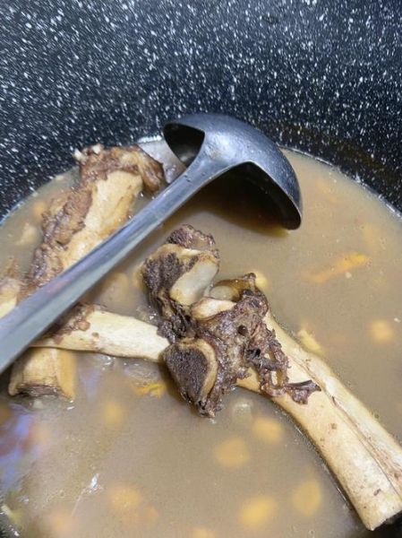 炖牛骨汤的做法及配料_炖多久最香-第2张图片-山城妙识