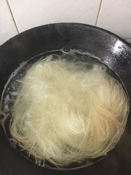 葱花清汤面怎么做_清汤面怎么做好吃又简单-第2张图片-山城妙识